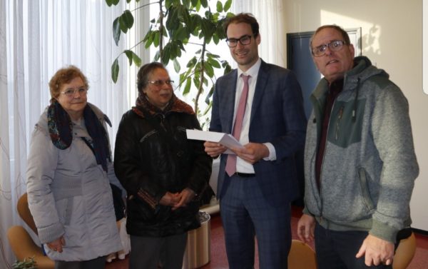 Honderden handtekeningen tegen prijsverhoging Drechthopper ...