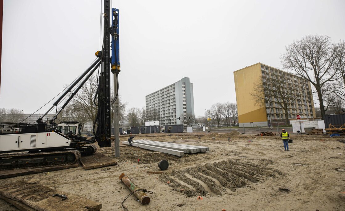 Eerste heipalen voor uitbreiding winkelcentrum de grond in ... Eerste heipalen voor uitbreiding winkelcentrum de grond in ...