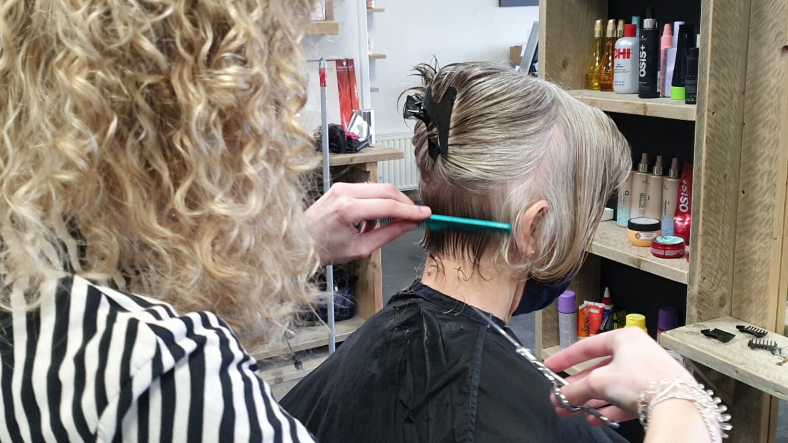 ‘Lekker druk’ bij de kapper - DordtCentraal | Gratis huis-aan-huis ...